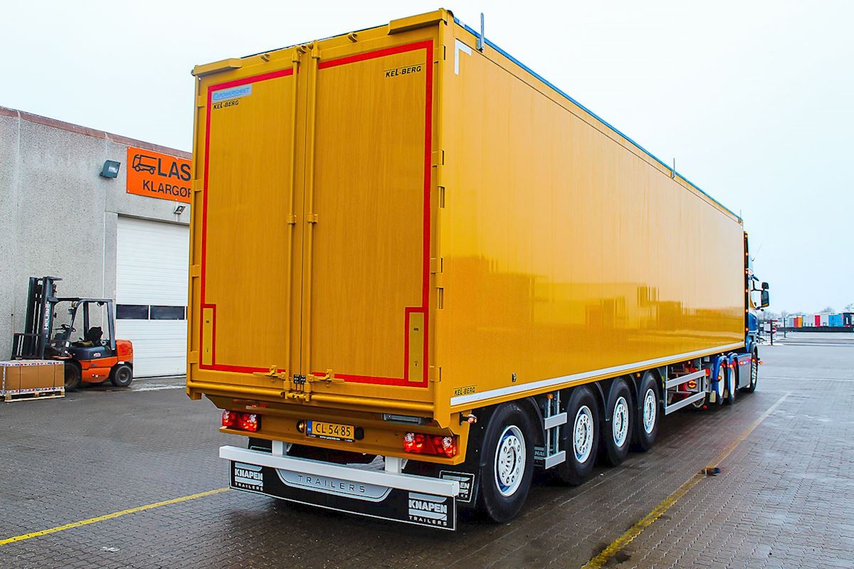 Flot ny Kel-Berg/Knapen 4 akslet Walking Floor trailer udleveret til KD ...