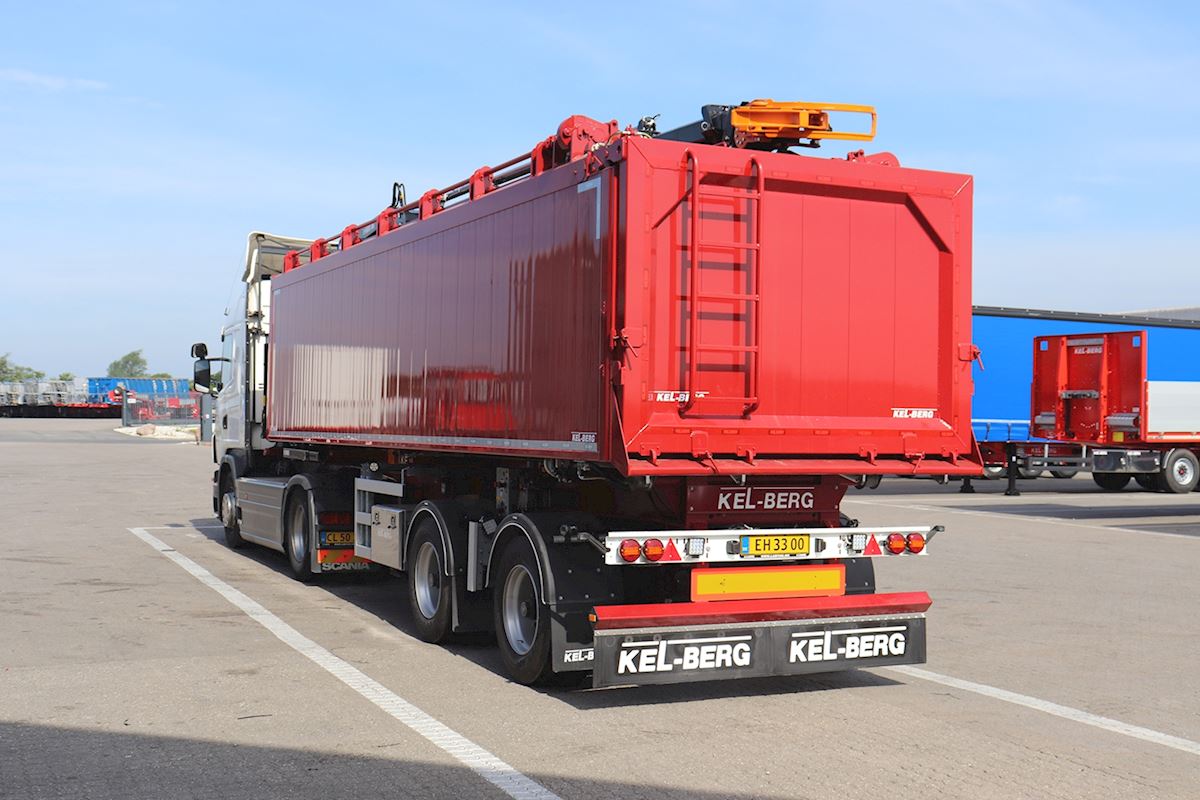 To nye Kel-Berg 2 akslet dyretrailere 38 m3 leveret til Daka Denmark A ...