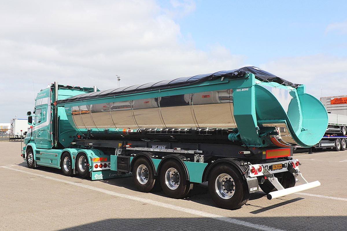 Ny flot Kel-Berg 3 akslet asfalt tiptrailer 32 m3 leveret til Lundby ...
