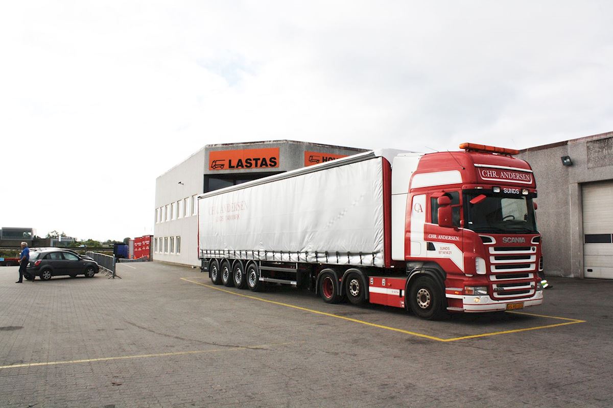 Chr. Andersen Sunds ApS anden flot 4 akslet Kel-Berg gardintrailer ud ...